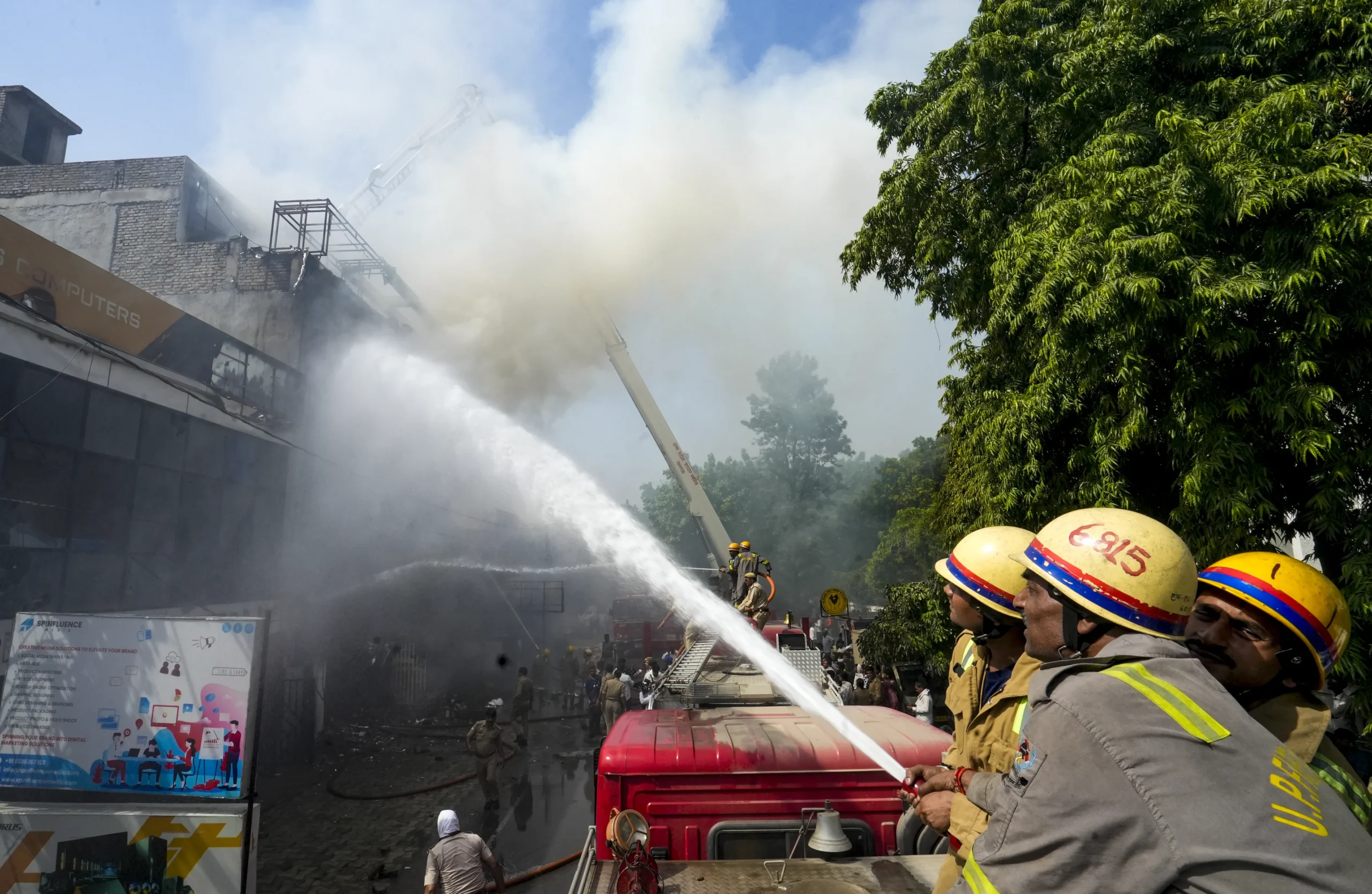 15 students killed in Lucknow building fire